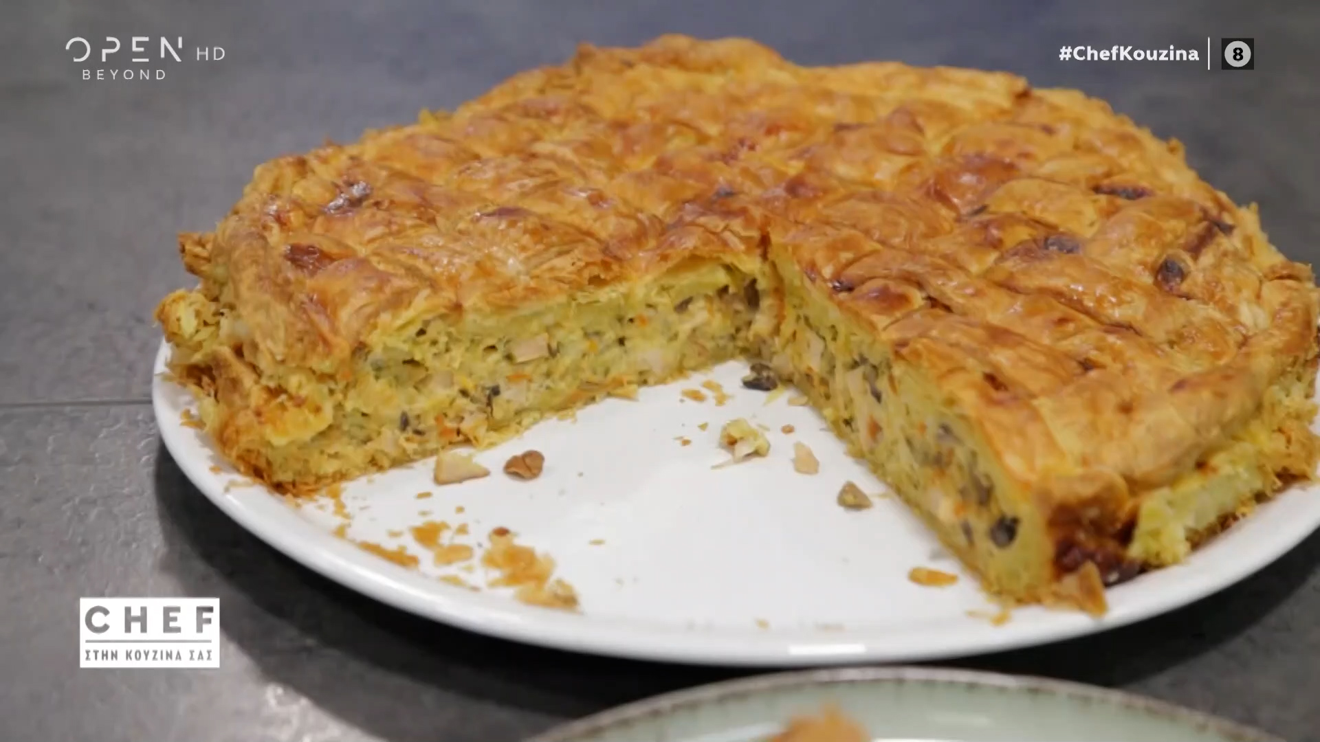 Συνταγή για αφράτη κοτόπιτα με μπεσαμέλ από τον Βαγγέλη Δρίσκα | OPEN TV